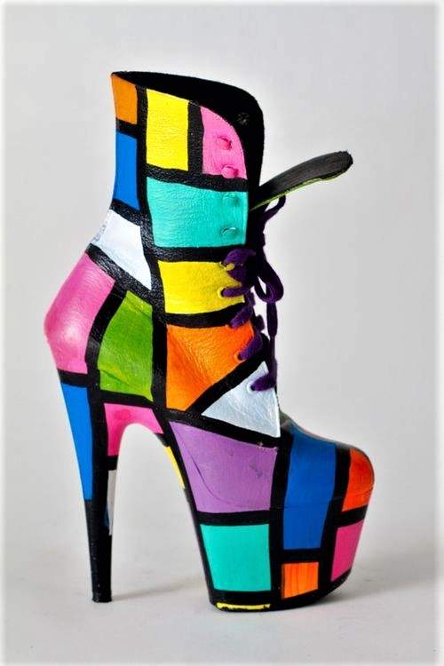 Solve Colorful shoe jigsaw puzzle online with 40 pieces