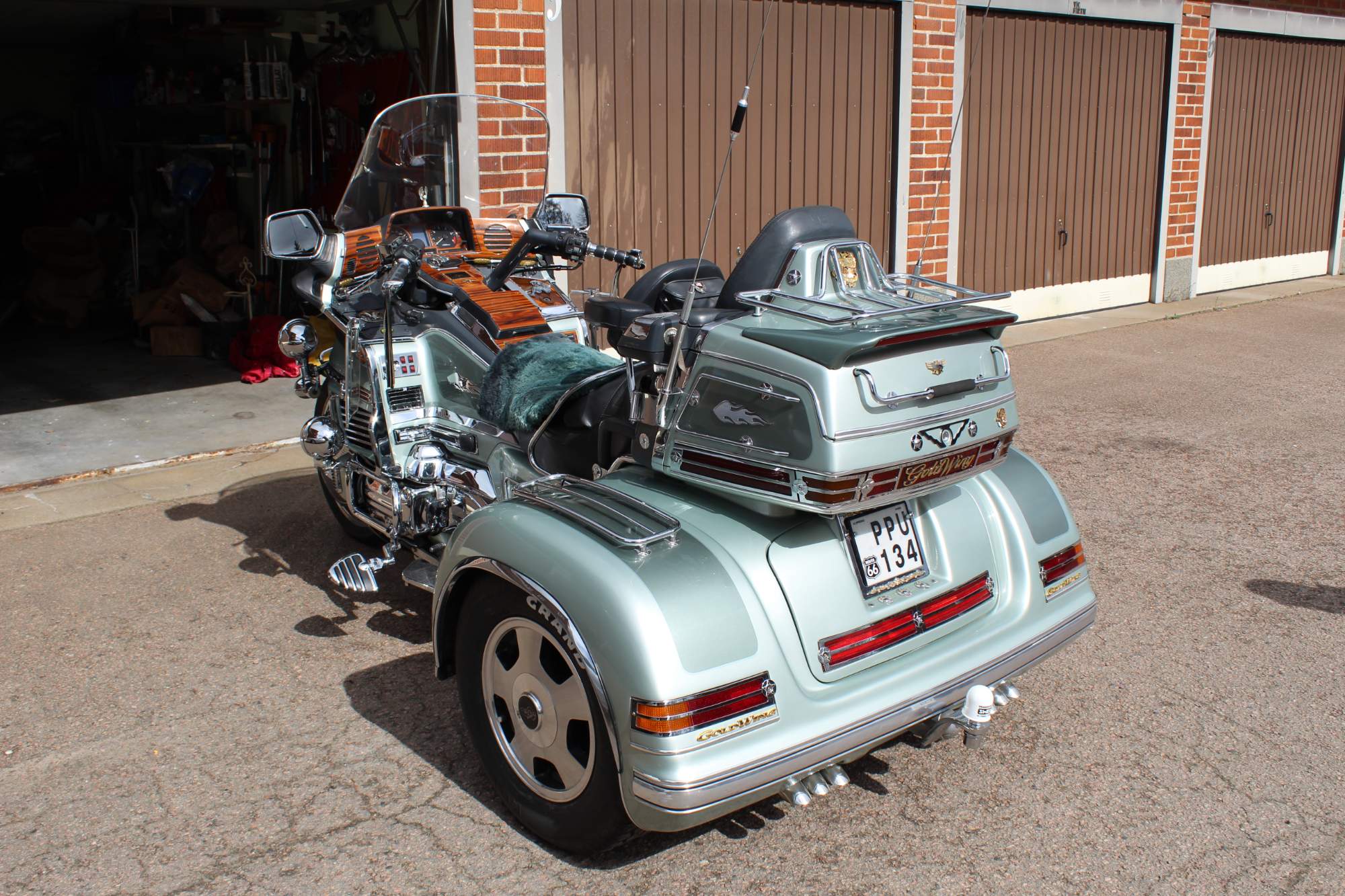 Solve Goldwing CSC jigsaw puzzle online with 216 pieces