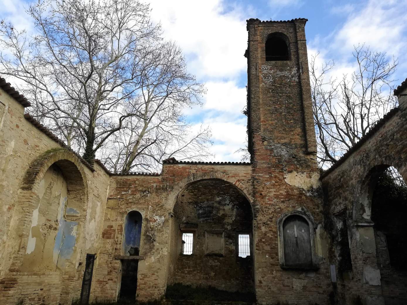 Solve Pieve Romanica S. Lorenzo, Filetto (RA) jigsaw puzzle online with ...