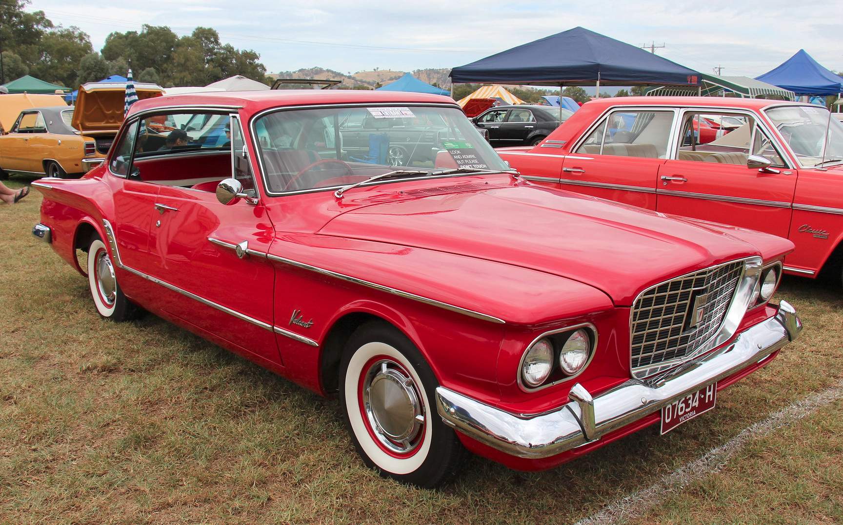 Solve Plymouth "Valiant" V200 - 1961 jigsaw puzzle online with 228 pieces