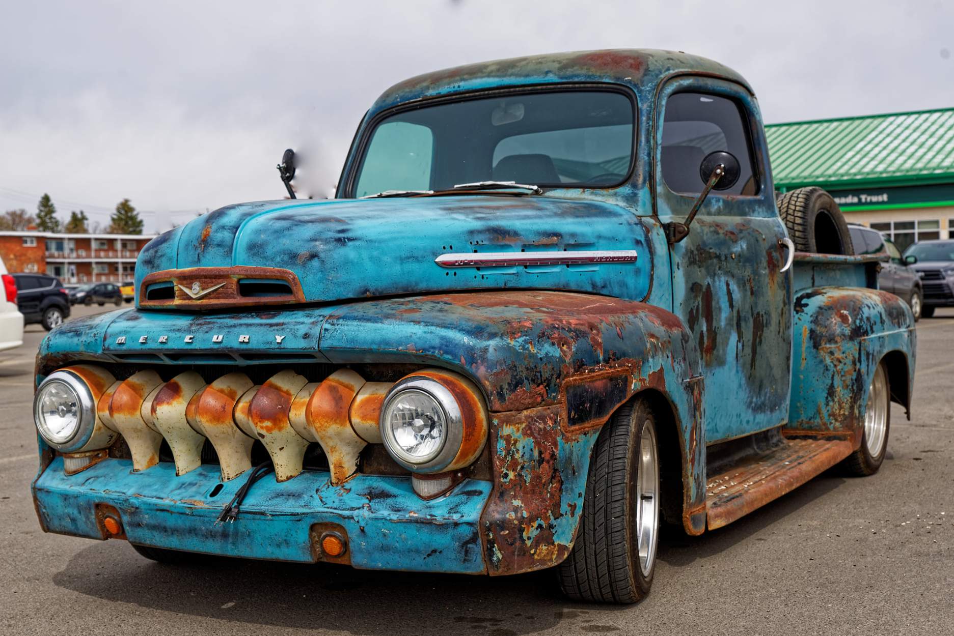 Solve Nice Merc jigsaw puzzle online with 150 pieces