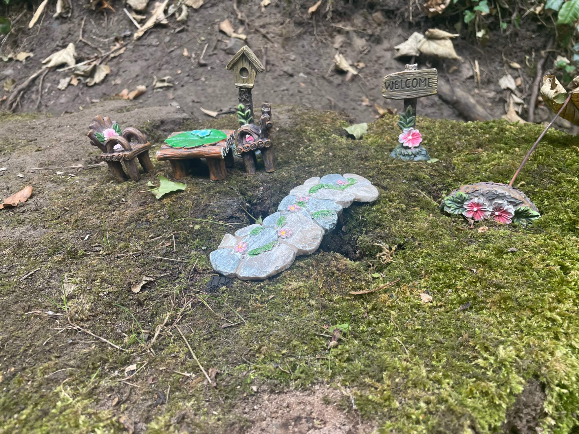 Solve Tree Stump Welcome jigsaw puzzle online with 192 pieces