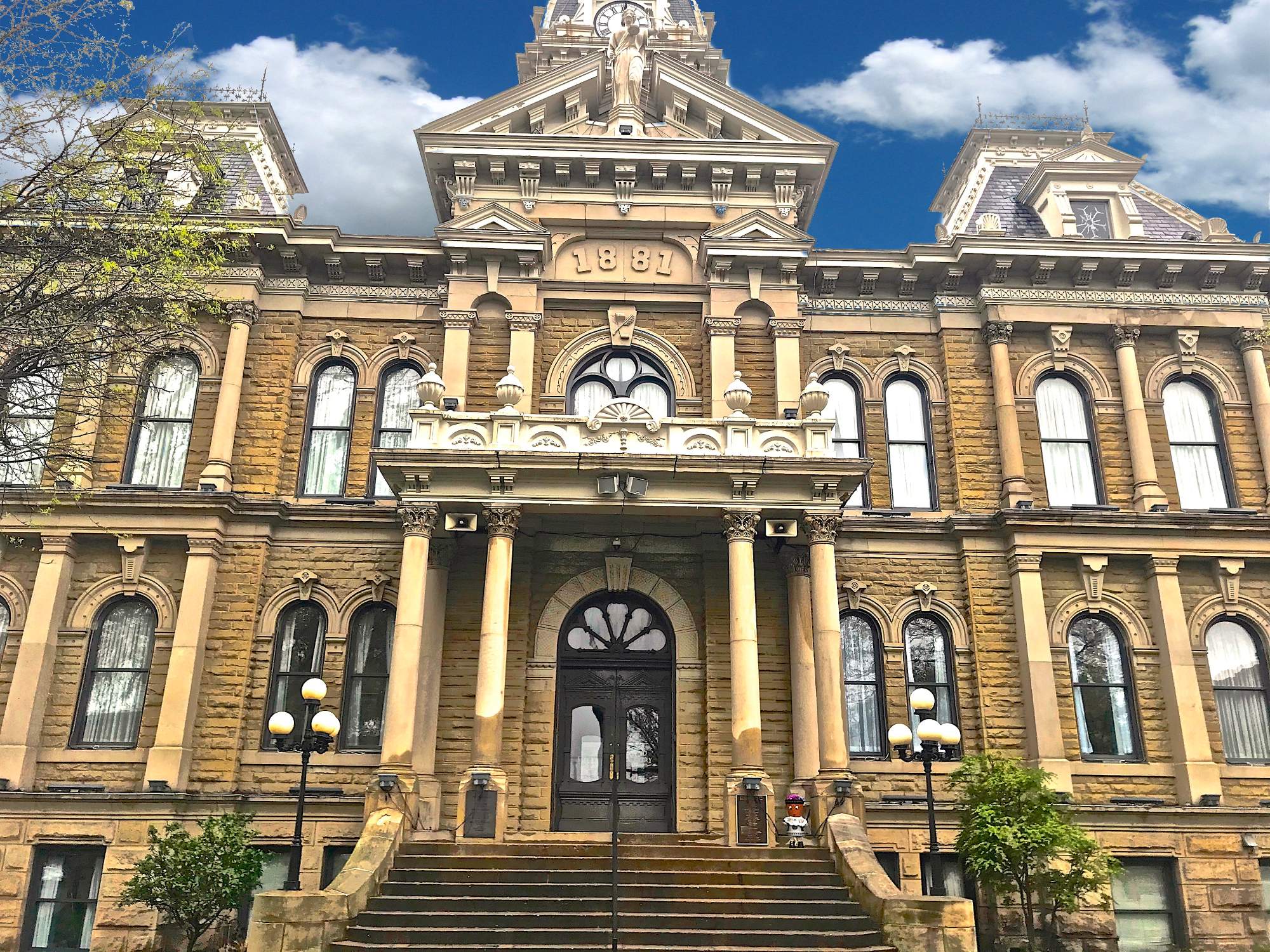 Solve Image 8456 jigsaw puzzle online with 594 pieces