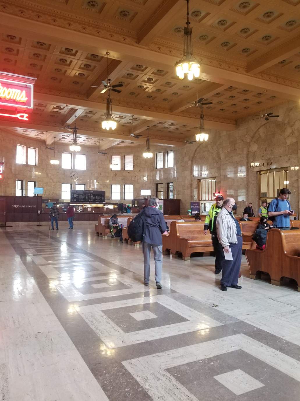 Solve Inside Portland train station jigsaw puzzle online with 88 pieces
