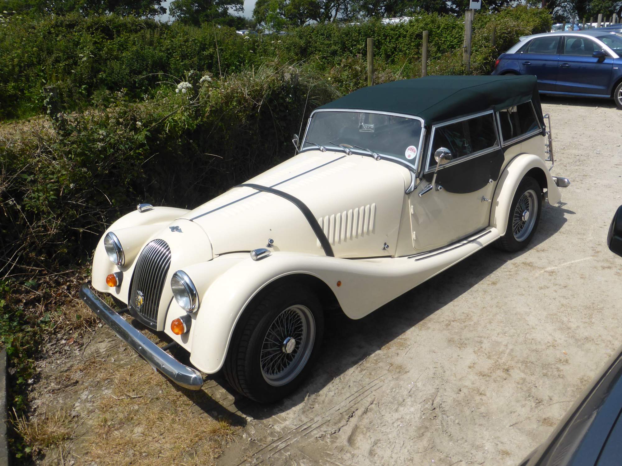 Solve Morgan "4/4" 4 seater - 1999 jigsaw puzzle online with 221 pieces