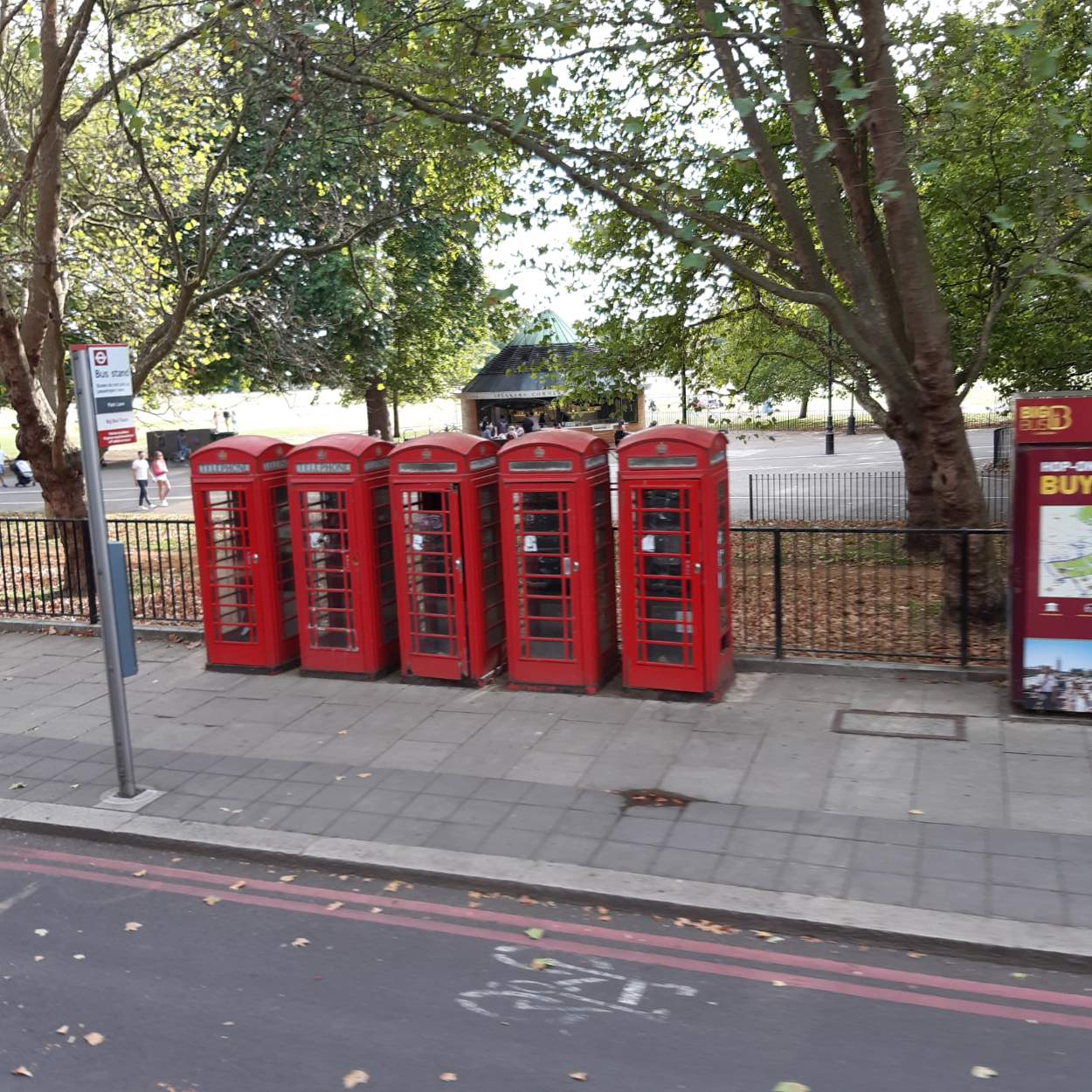 Solve Ring Ring jigsaw puzzle online with 100 pieces