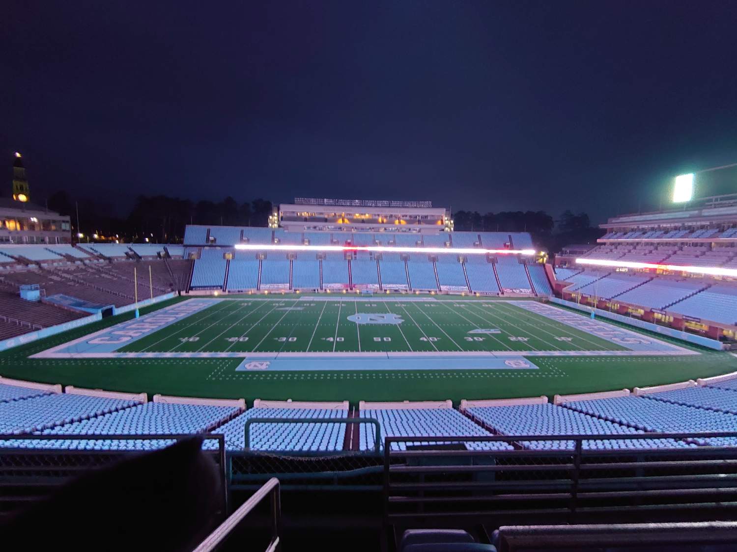 Solve UNC Kenan Stadium jigsaw puzzle online with 88 pieces