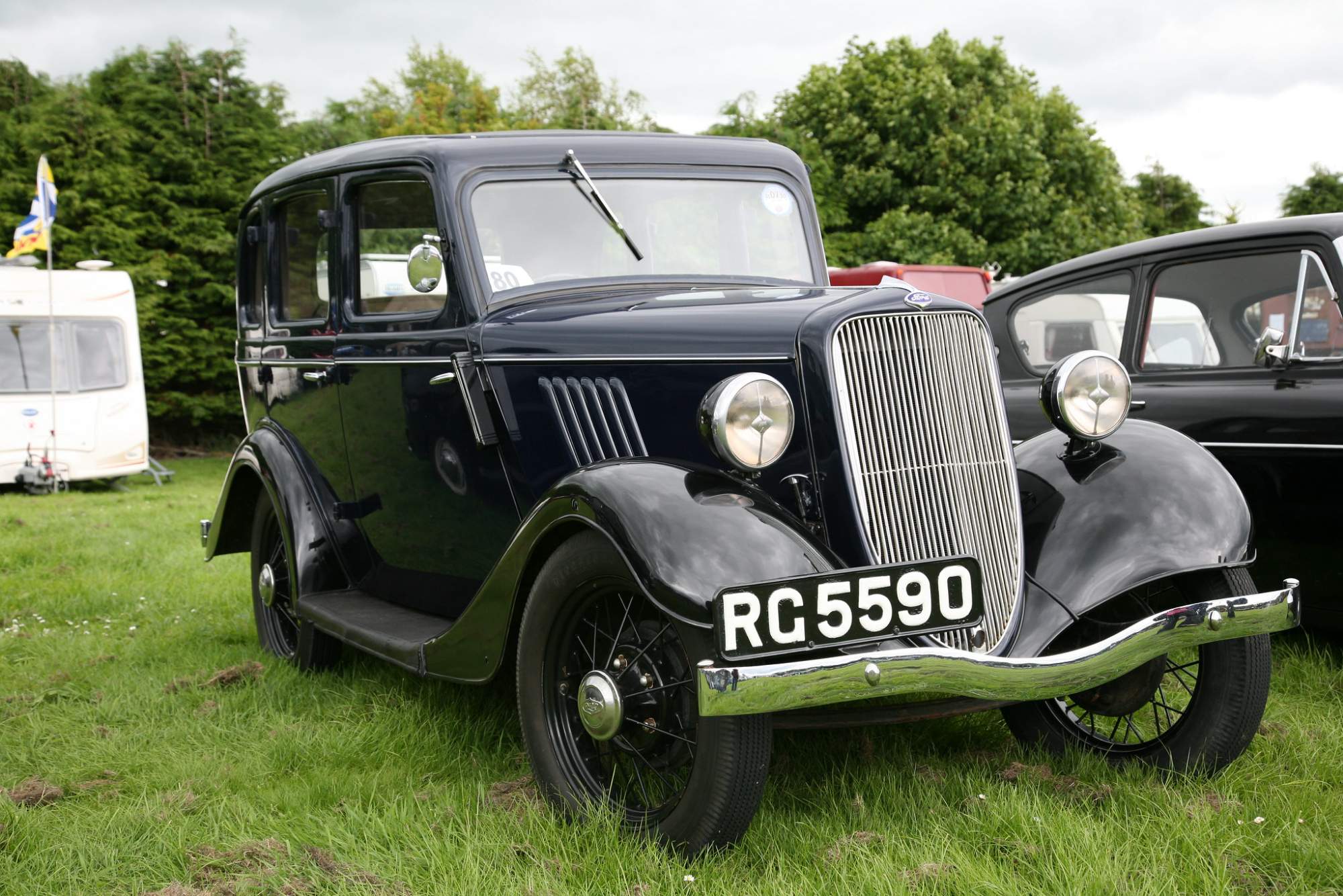 Solve Ford 8 Model Y - 1935 jigsaw puzzle online with 216 pieces