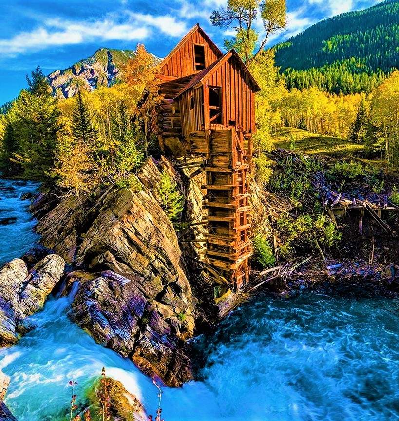 Solve Crystal Mill jigsaw puzzle online with 72 pieces