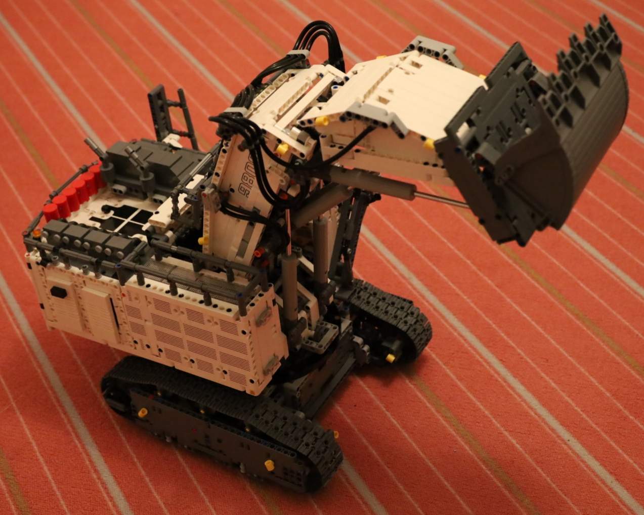 Jigsaw Puzzle | Lego: Liebherr R 9800 | 63 pieces | Jigidi