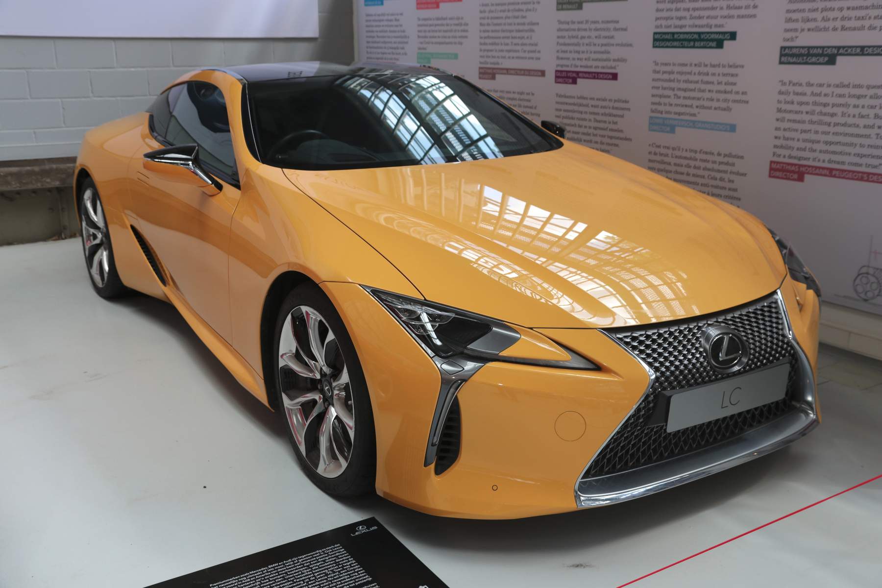 Solve Lexus "LC500" - 2016 jigsaw puzzle online with 216 pieces