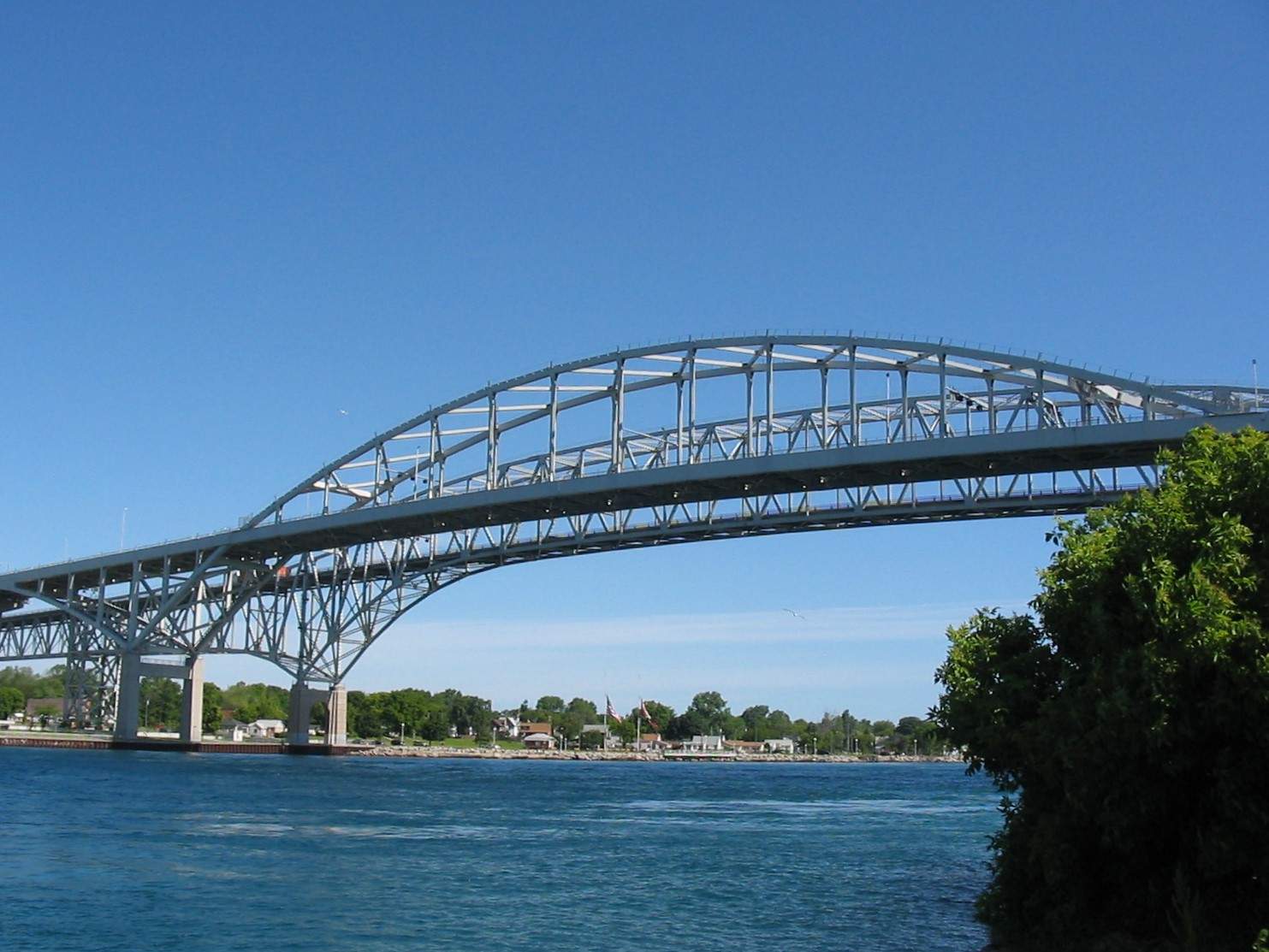 Solve Bluewater Bridges jigsaw puzzle online with 80 pieces