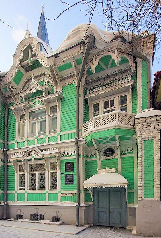 Solve Russian Victorian house jigsaw puzzle online with 117 pieces