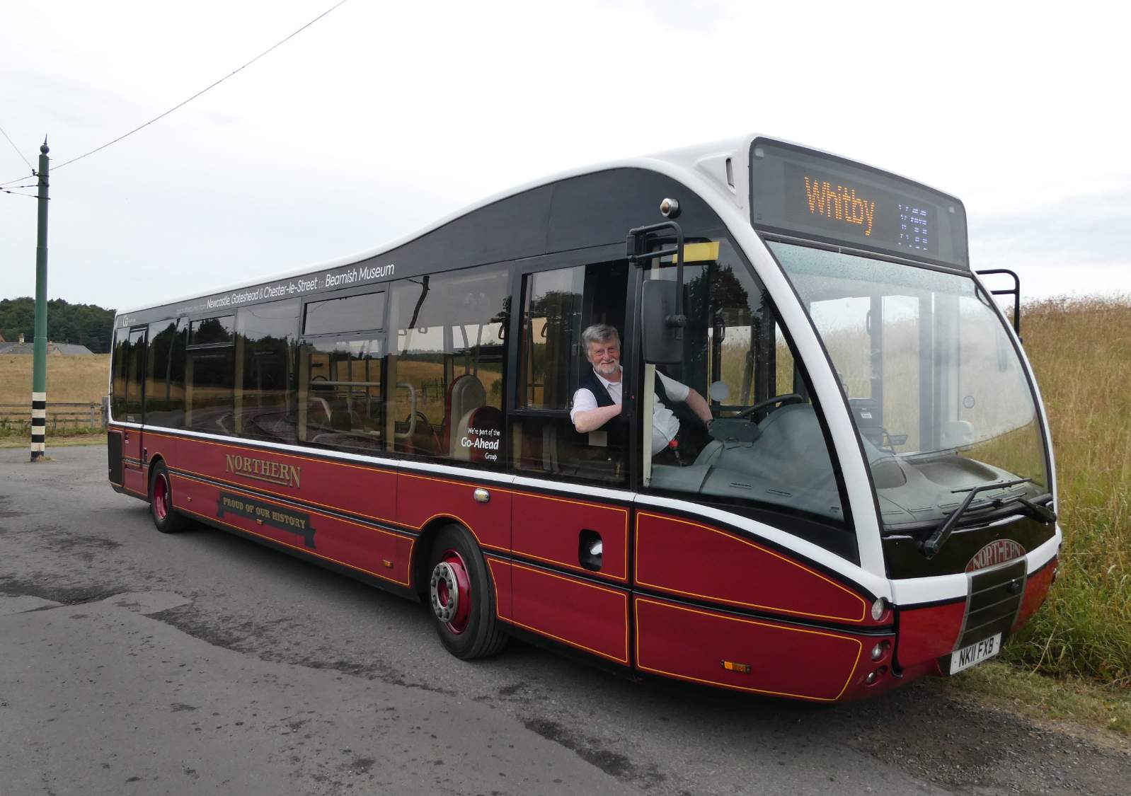 Solve 2011 Optare Versa Bus jigsaw puzzle online with 117 pieces