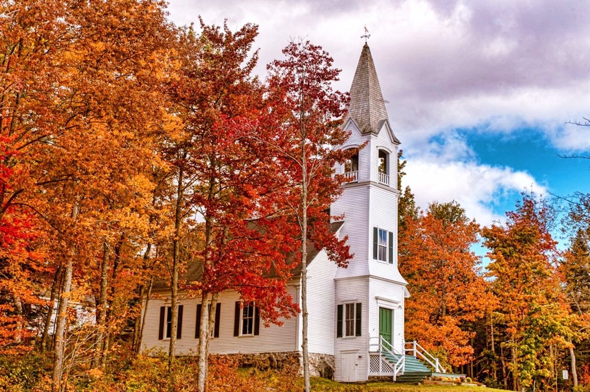 Solve New Hampshire Autumn jigsaw puzzle online with 70 pieces