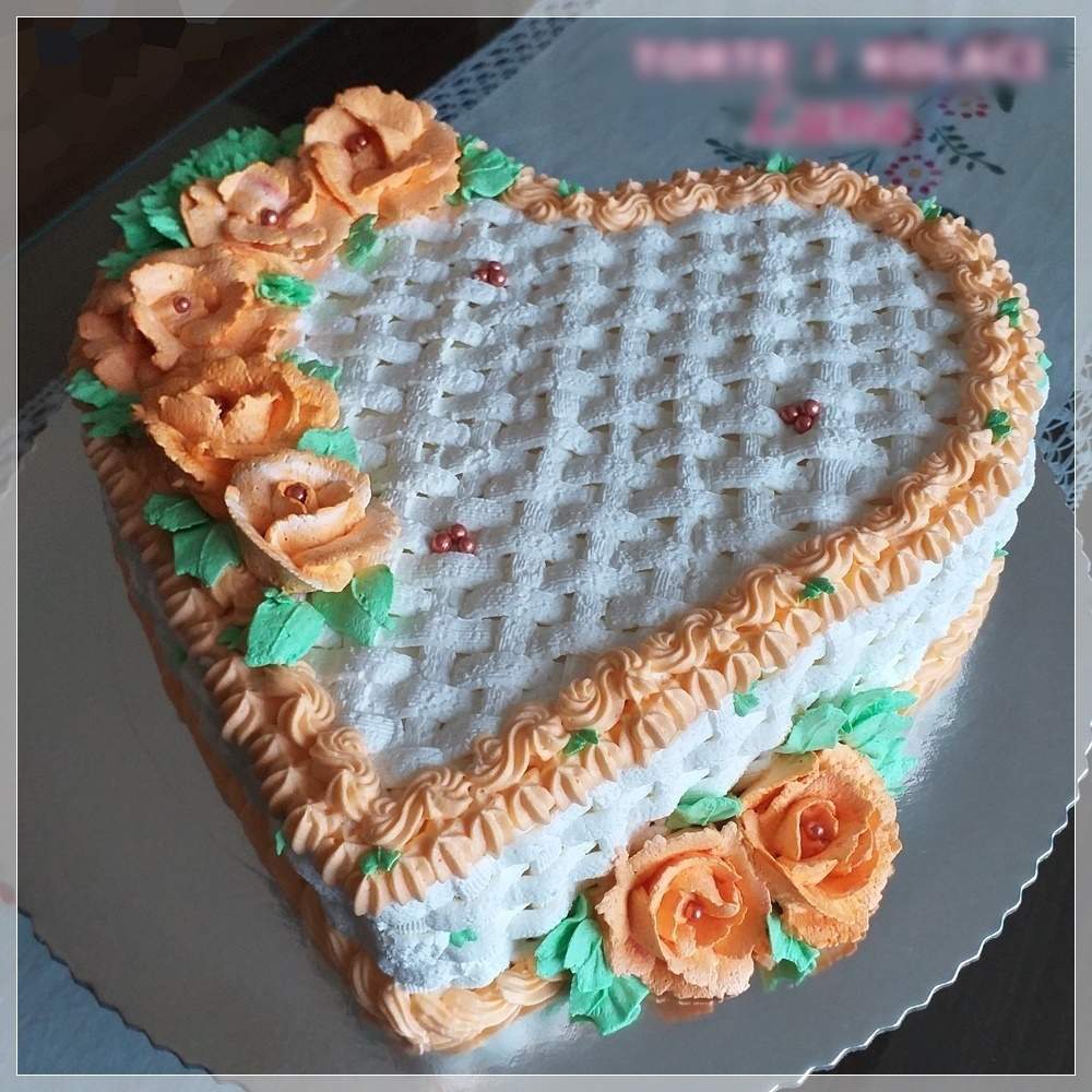 Solve Heart cake jigsaw puzzle online with 49 pieces