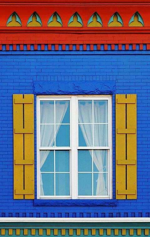 Solve BEAUTIFUL WINDOW jigsaw puzzle online with 60 pieces