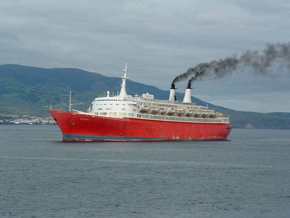 Solve Big Red Boat II jigsaw puzzle online with 63 pieces