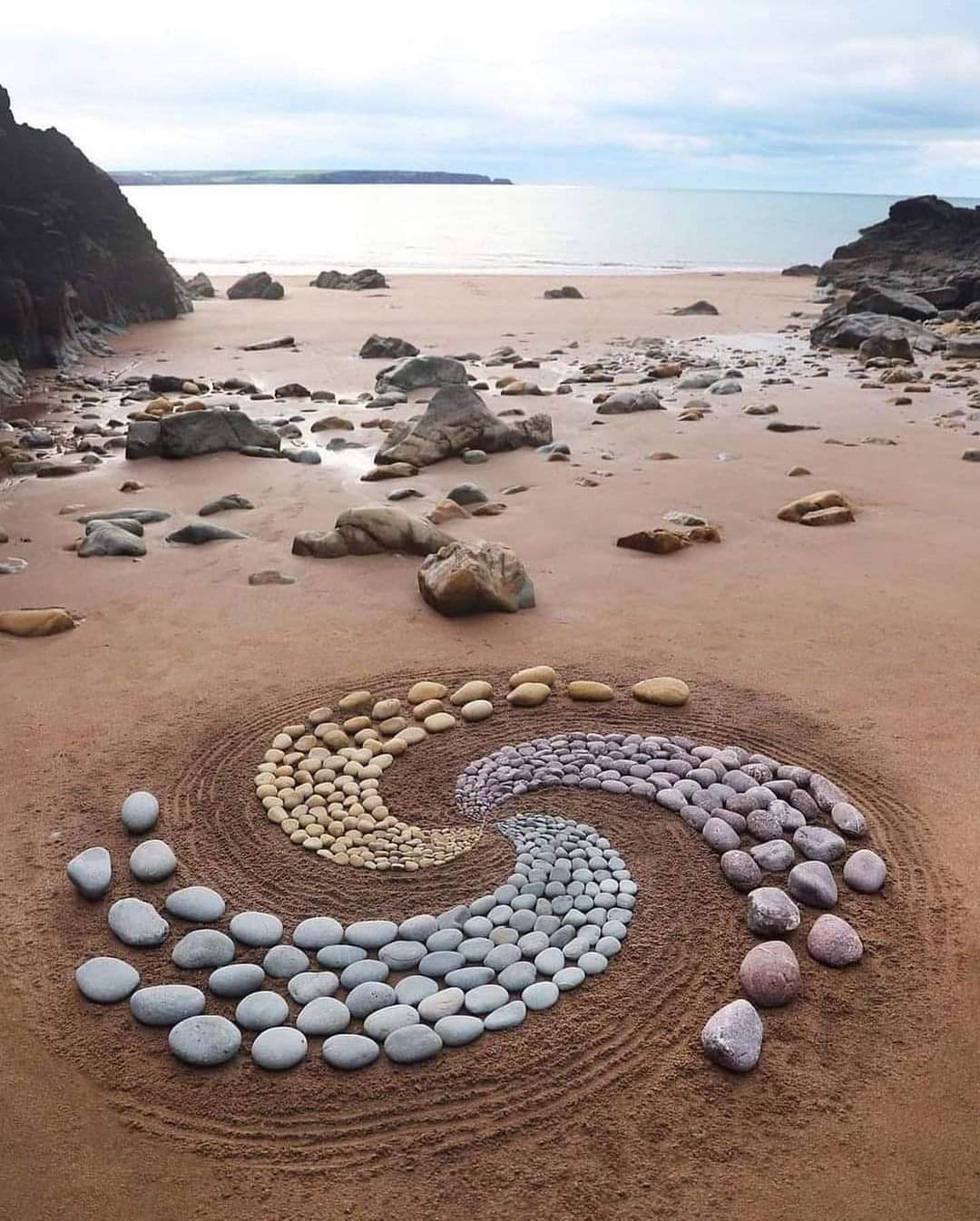 Solve Rock formations jigsaw puzzle online with 154 pieces