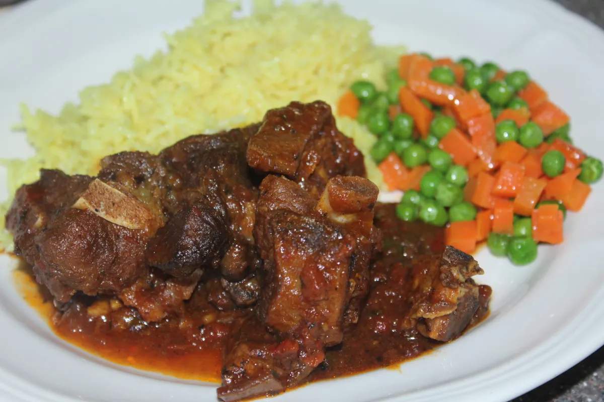 Solve Zimbabwean Goat Stew jigsaw puzzle online with 280 pieces