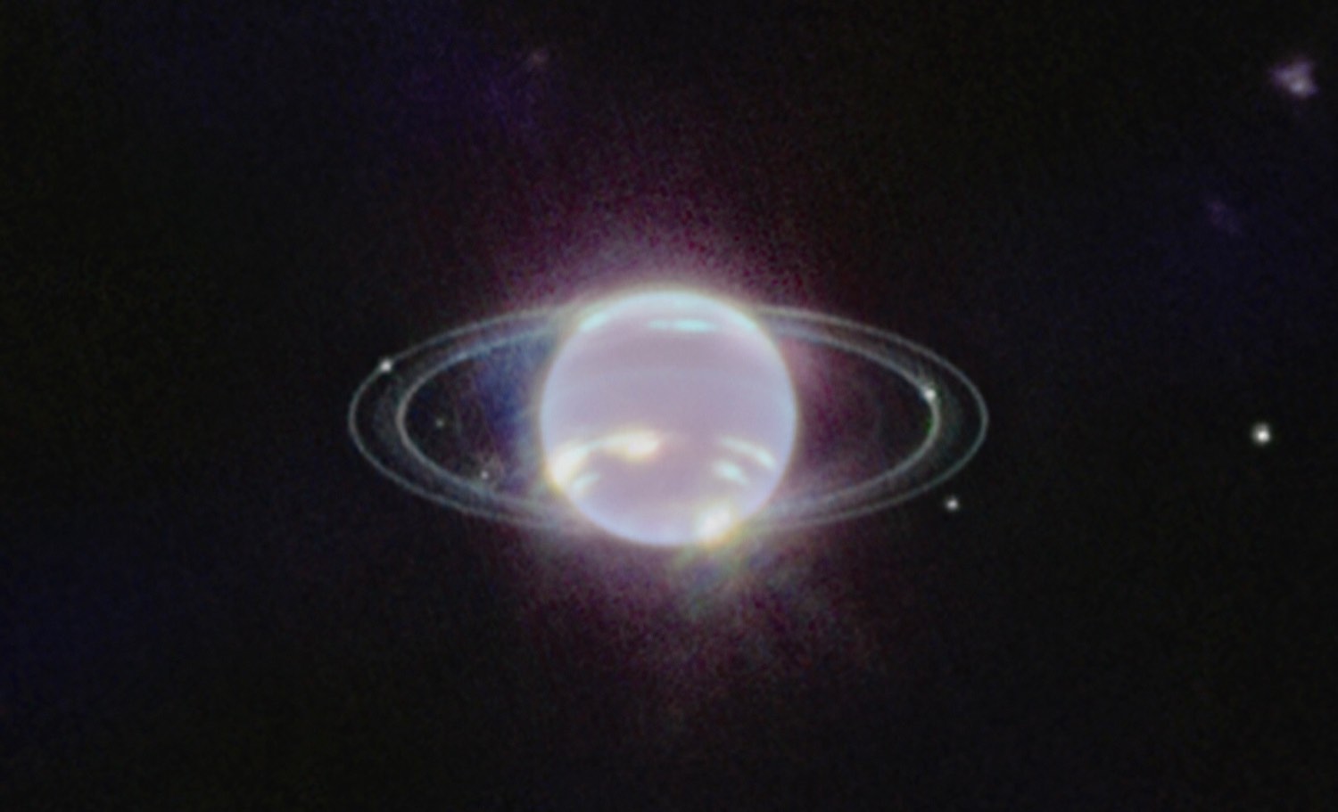 Solve Neptune and its rings jigsaw puzzle online with 54 pieces