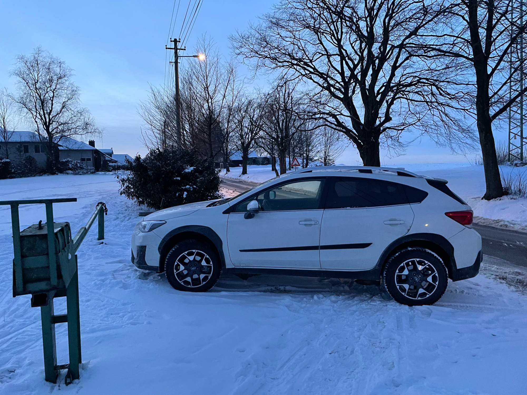 Solve Subaru XV jigsaw puzzle online with 300 pieces