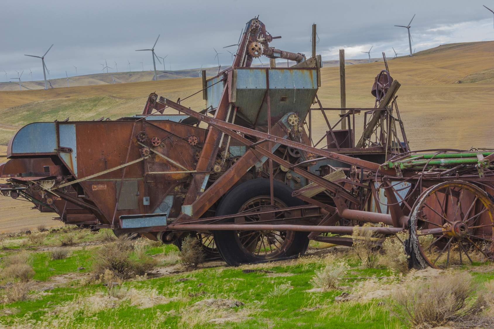 Solve Old Combine jigsaw puzzle online with 126 pieces