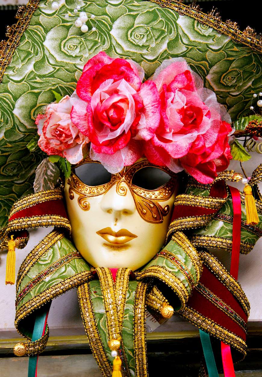 Solve Masquerade jigsaw puzzle online with 70 pieces