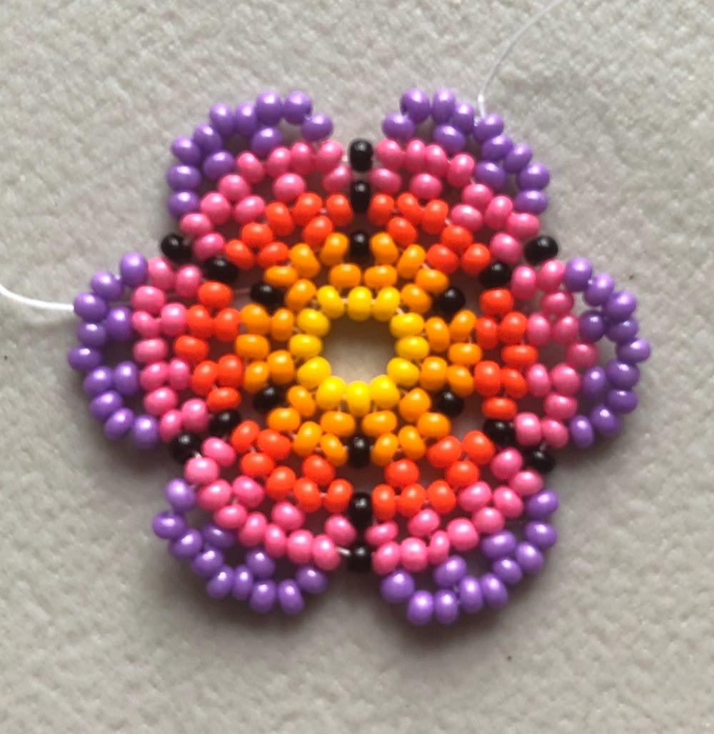 Solve A Beaded Thing-A-ma-Bob jigsaw puzzle online with 306 pieces