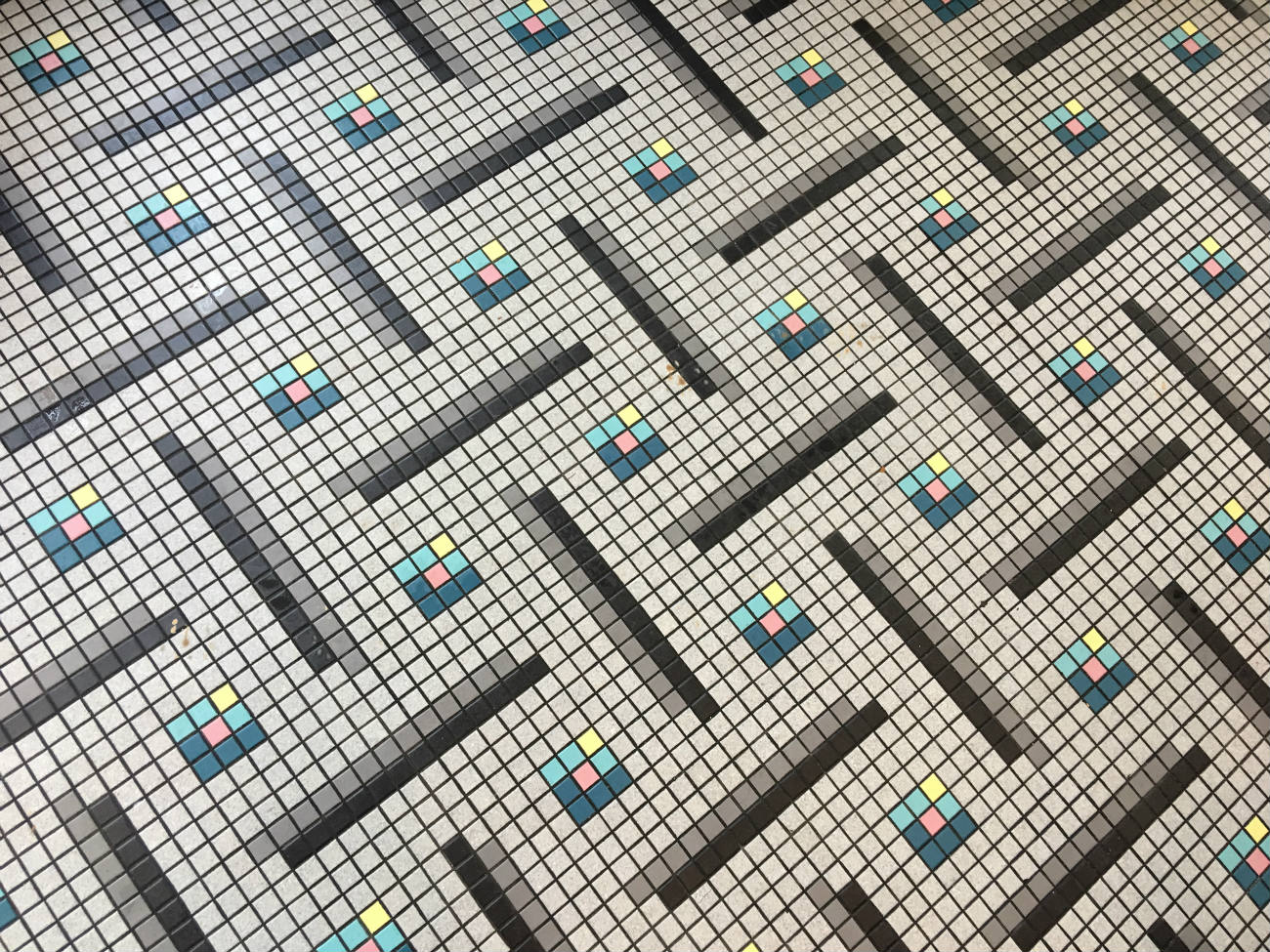 Solve Tile Floor jigsaw puzzle online with 130 pieces