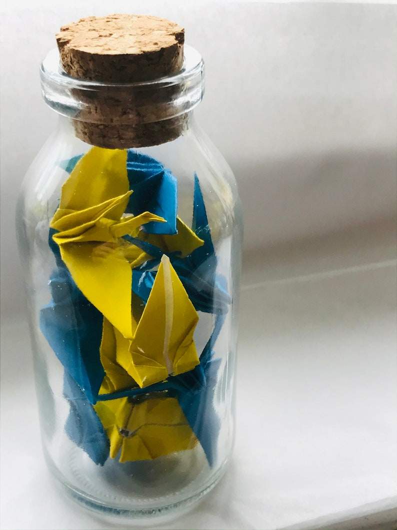 Solve jar of origami cranes jigsaw puzzle online with 63 pieces