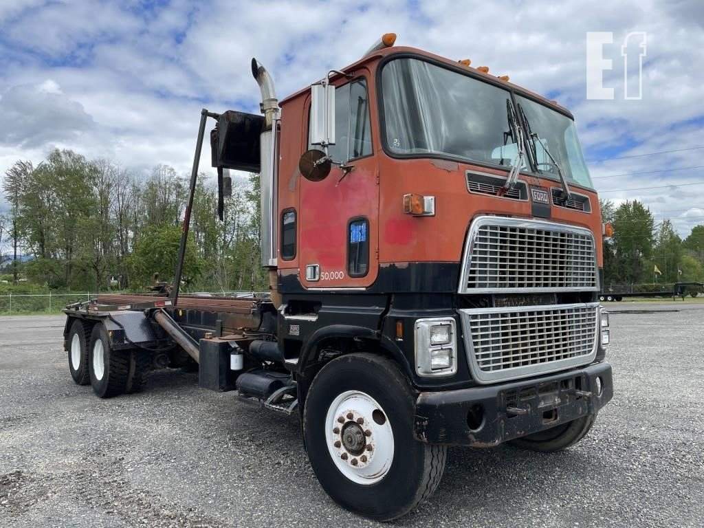 Solve 1980 ford cl9000 50,000 pounds jigsaw puzzle online with 88 pieces