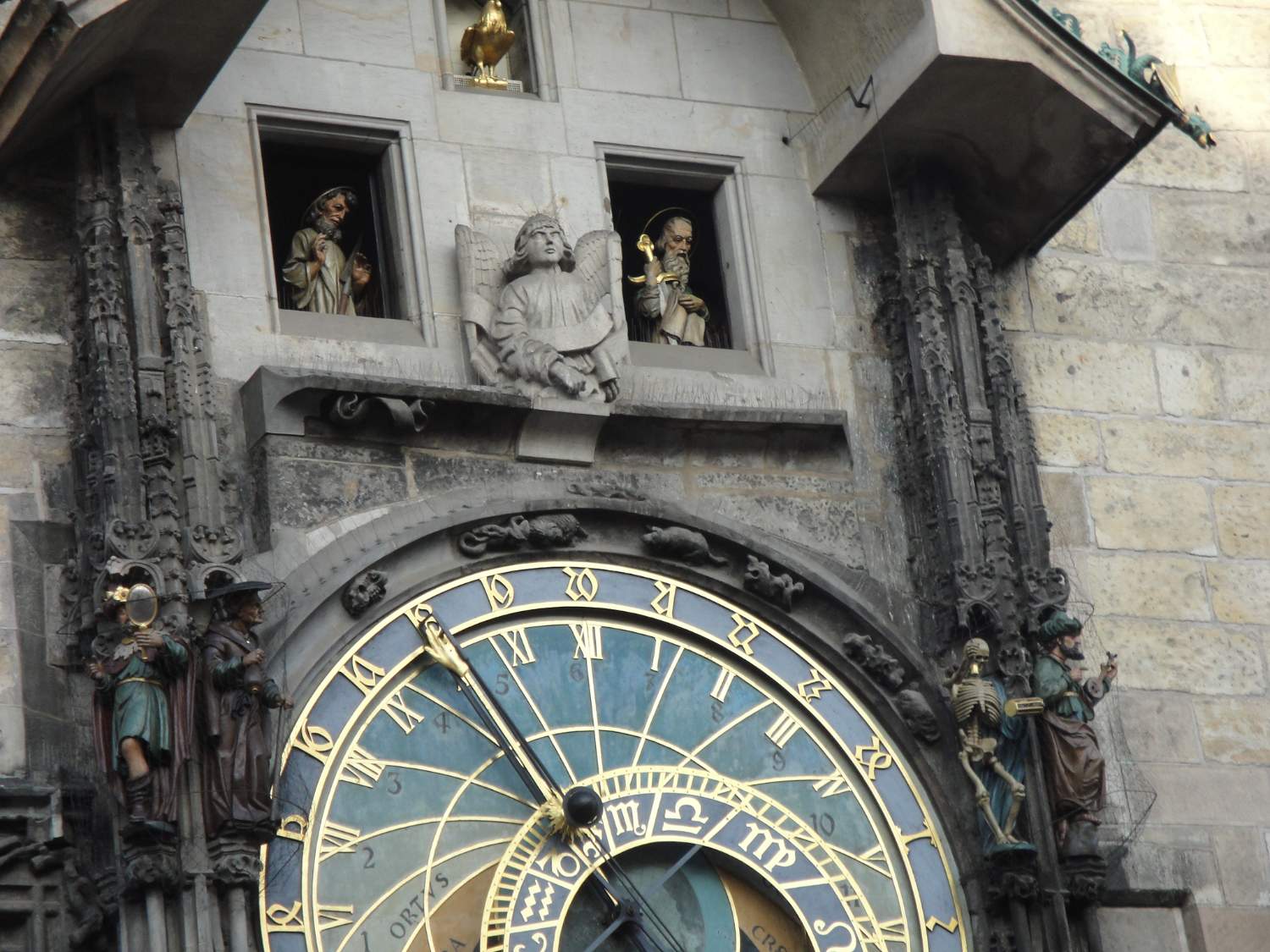Solve Clock tower, Prague? jigsaw puzzle online with 108 pieces