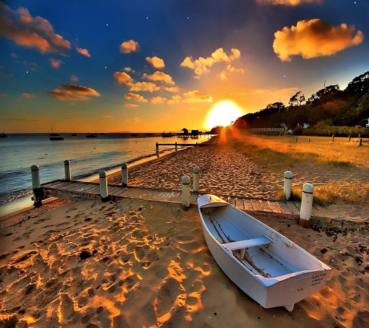 Solve Beach At Sunset jigsaw puzzle online with 72 pieces