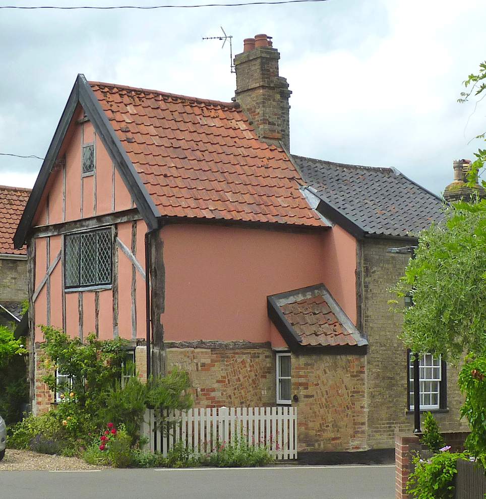 Solve Old house, Woolpit jigsaw puzzle online with 121 pieces