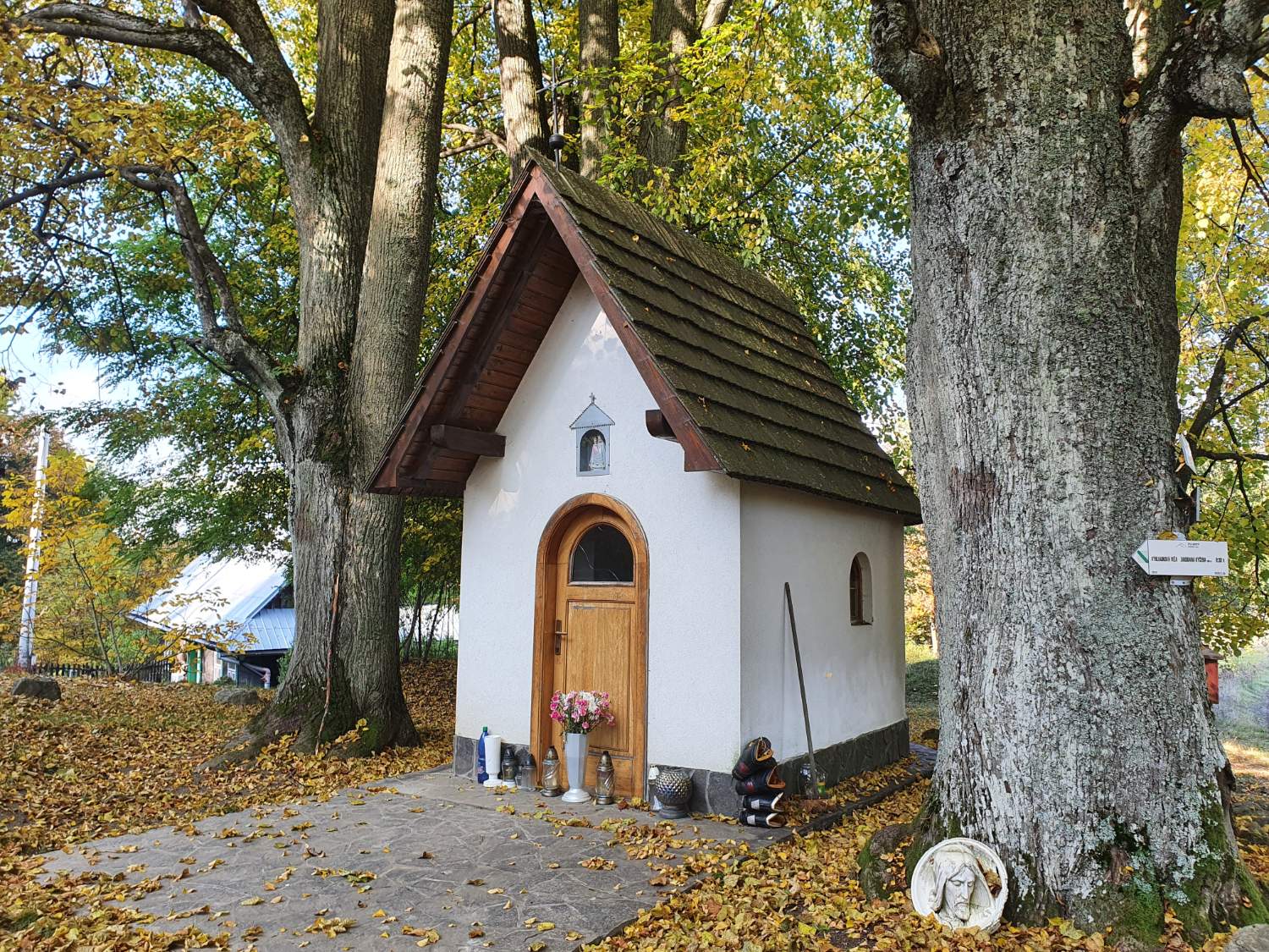 Solve Kaplička Velké Rovné jigsaw puzzle online with 70 pieces