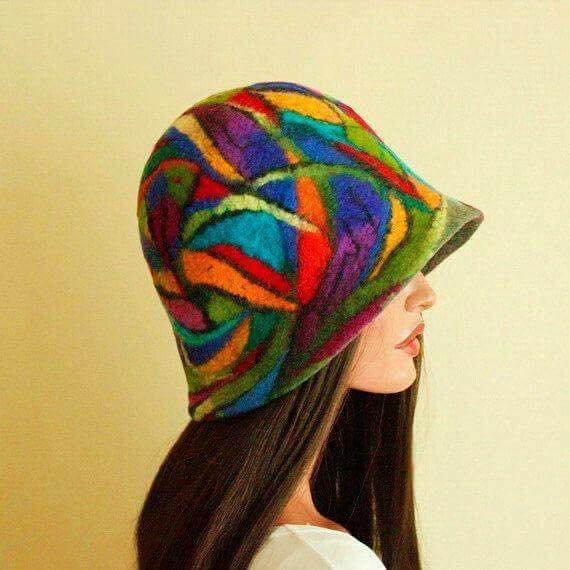 Solve Fuzzy, Colorful Hat jigsaw puzzle online with 25 pieces