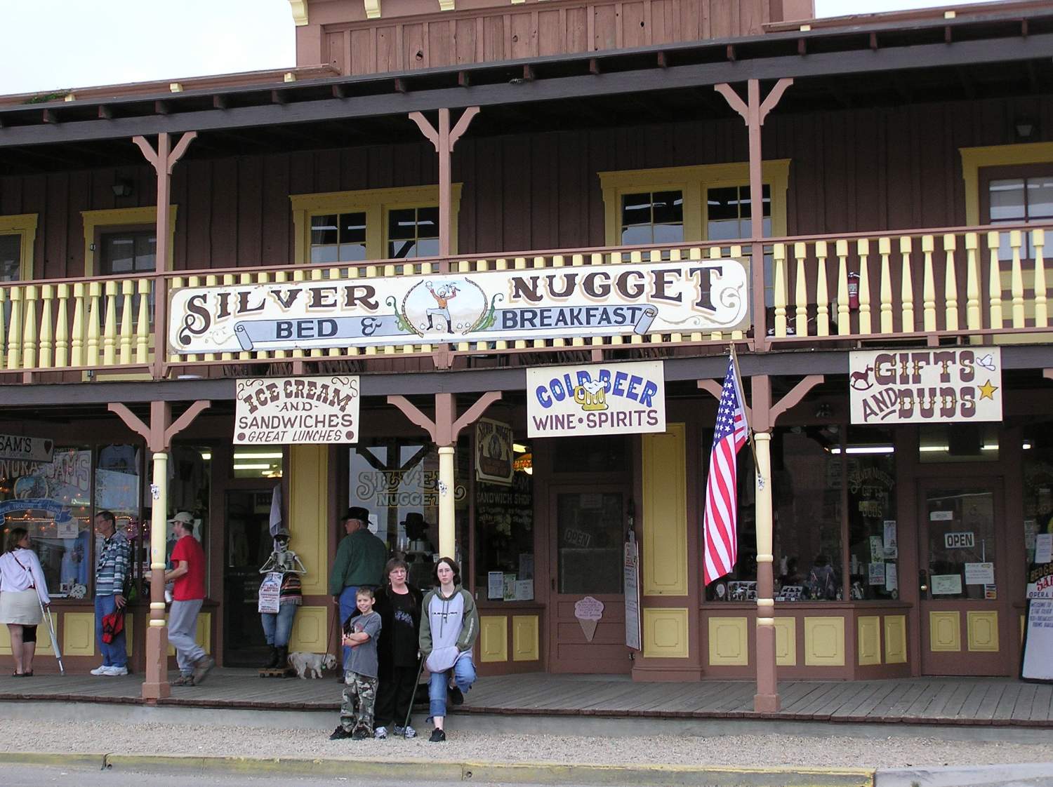 Solve Visiting Tombstone, Az jigsaw puzzle online with 99 pieces