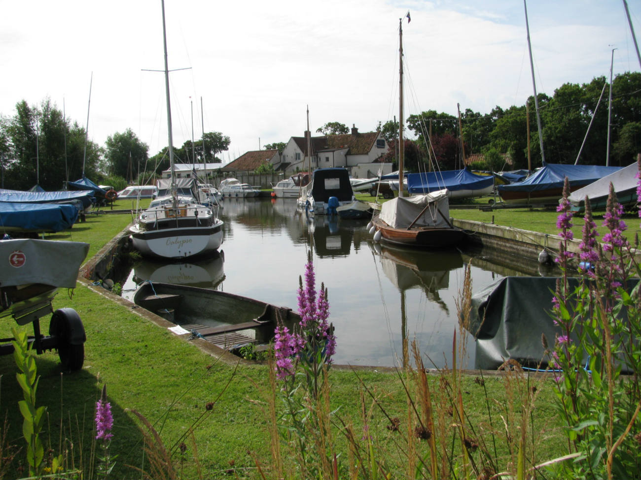 Solve Hickling Broad, Norfolk jigsaw puzzle online with 130 pieces