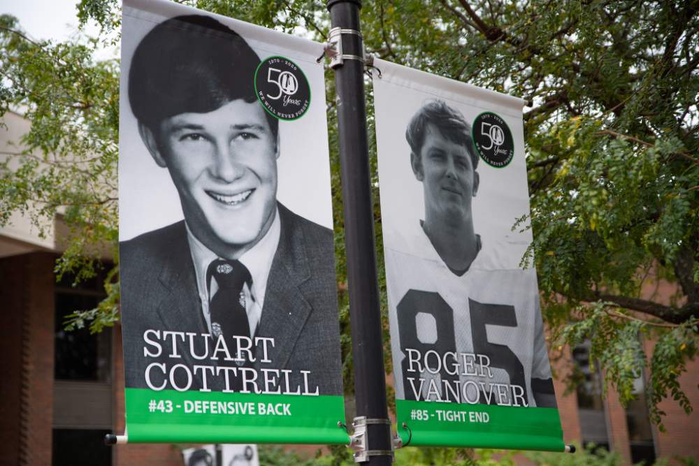 Solve Stuart Cottrell jigsaw puzzle online with 12 pieces