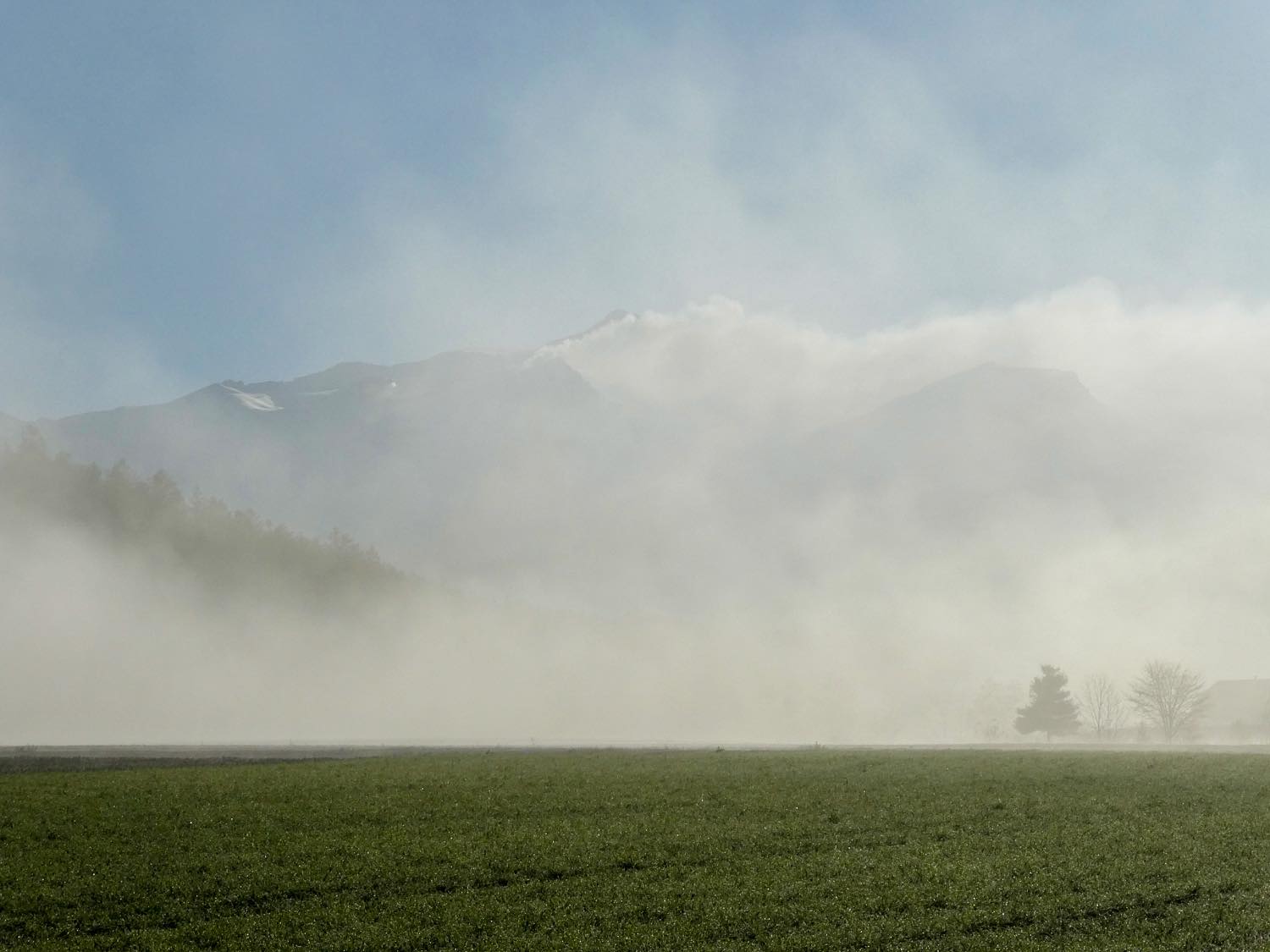 Solve Morning Mist jigsaw puzzle online with 80 pieces