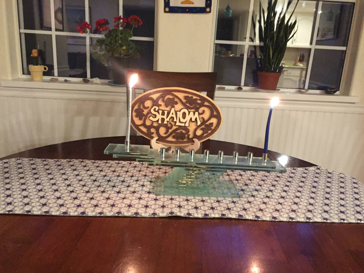 Solve Hag Sameach jigsaw puzzle online with 108 pieces