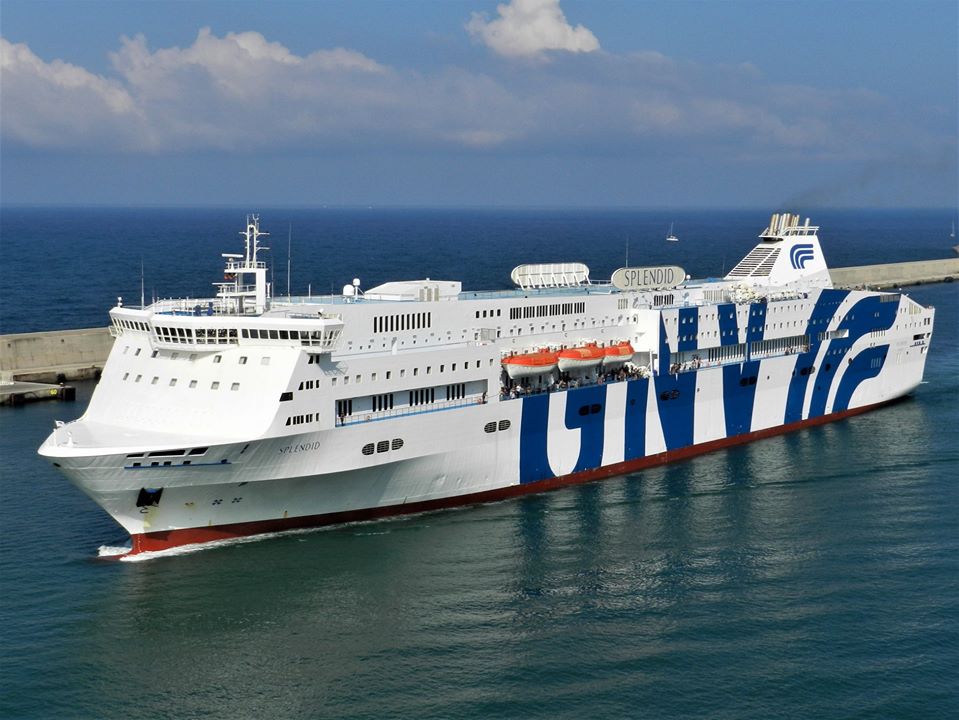 Solve GNV Ferry SPLENDID jigsaw puzzle online with 30 pieces