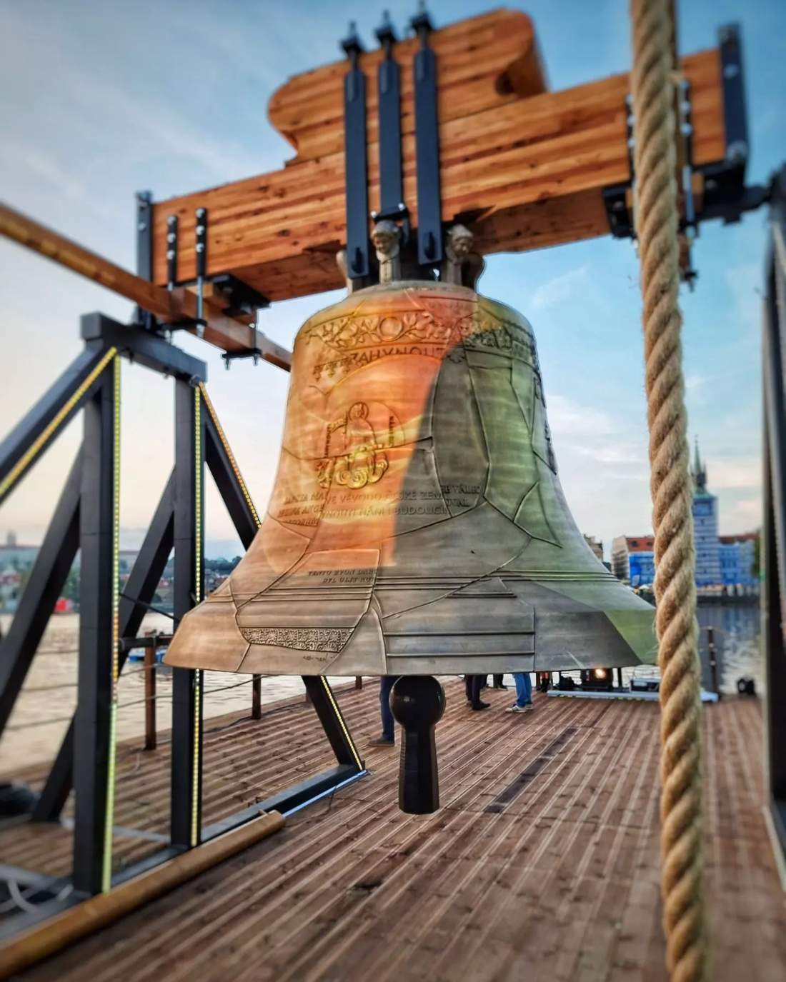 Solve NOVÝ PRAŽSKÝ ZVON #9801- NEW PRAGUE BELL #9801 jigsaw puzzle ...