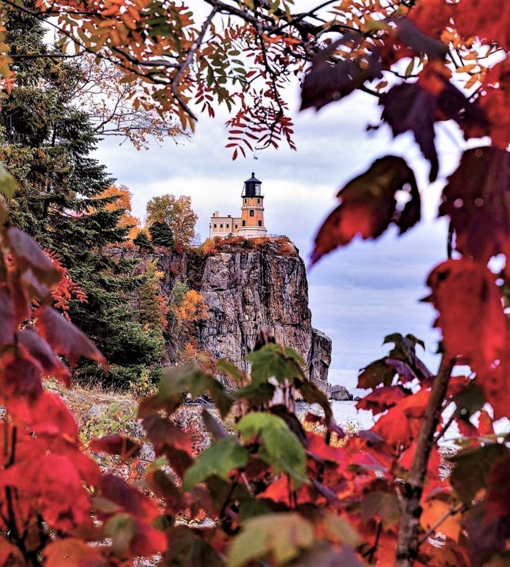 Solve Split Rock lighthouse Minnesota jigsaw puzzle online with 42 pieces