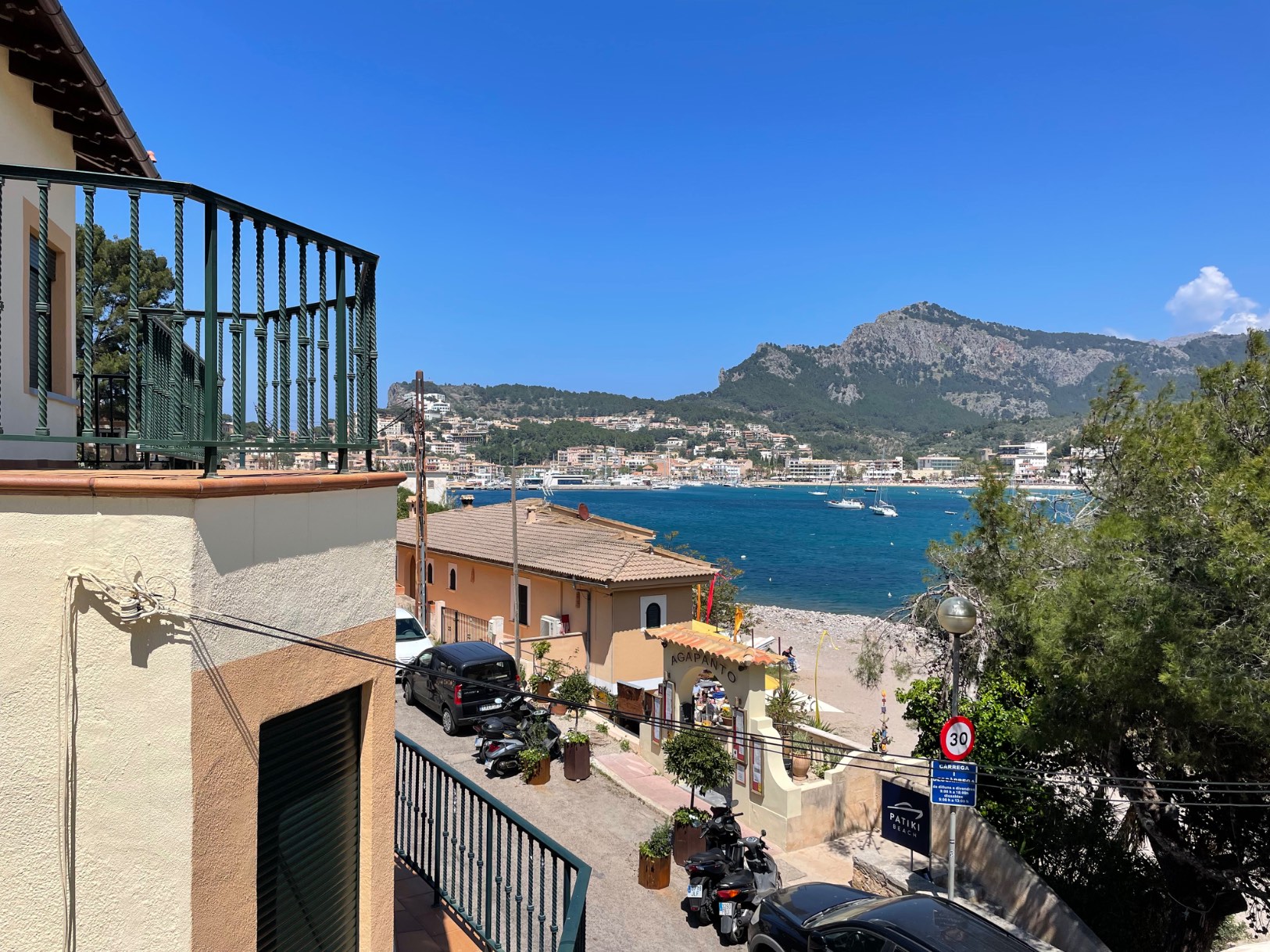 Solve Port Soller jigsaw puzzle online with 130 pieces