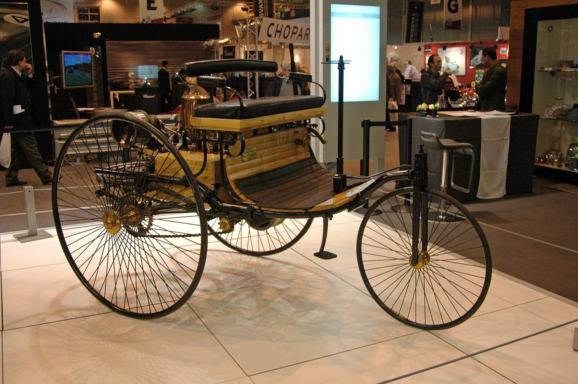 Solve 1886 Benz Patent Motorwagen tricycle jigsaw puzzle online with ...