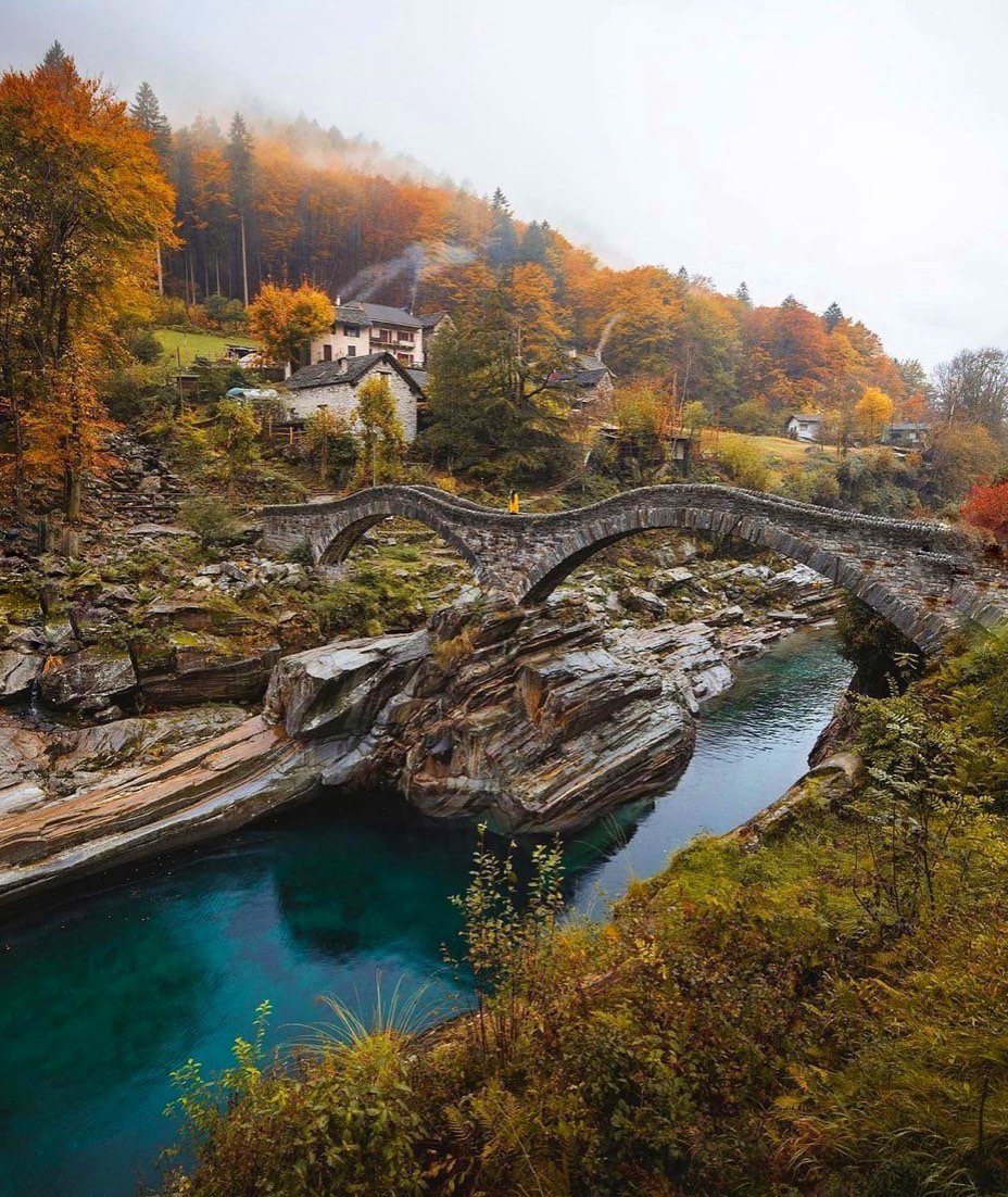 Solve Beautiful bridge jigsaw puzzle online with 252 pieces