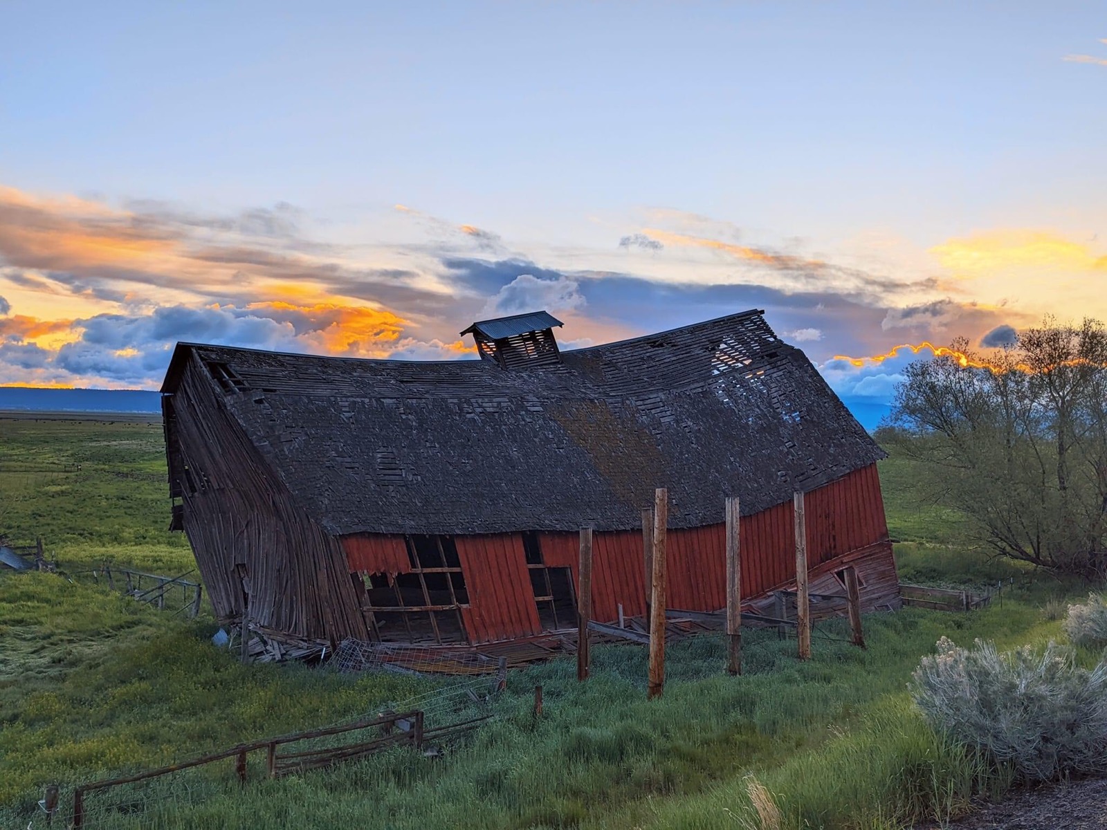 Solve Oregon jigsaw puzzle online with 192 pieces