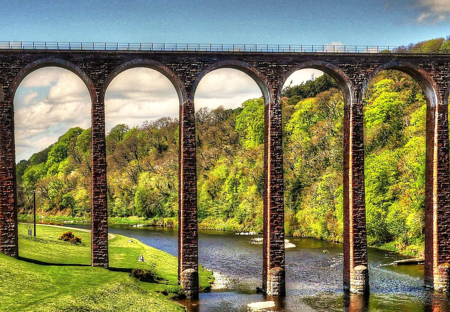 Solve Leaderfoot Viaduct jigsaw puzzle online with 126 pieces